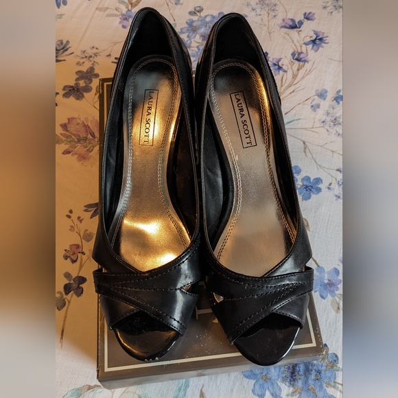Laura Scott | Shoes | Laura Scott Womens Pumps Black 95 | Poshmark